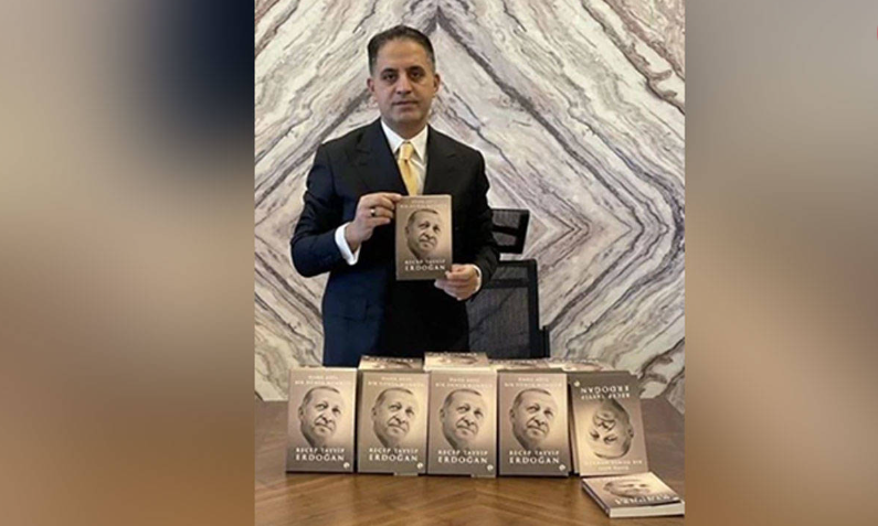 Erdoğan'ın kitabıyla poz verdi, ihaleyi aldı | Yurtsever