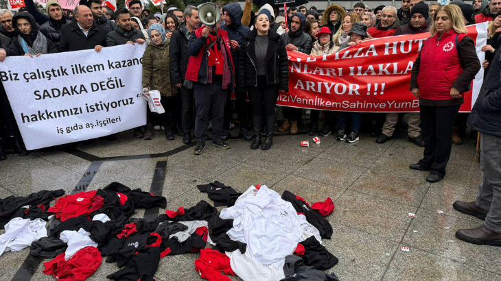 KFC ve Pizza Hut işçileri İstanbul Cevahir'de eylem yaptı | Yurtsever